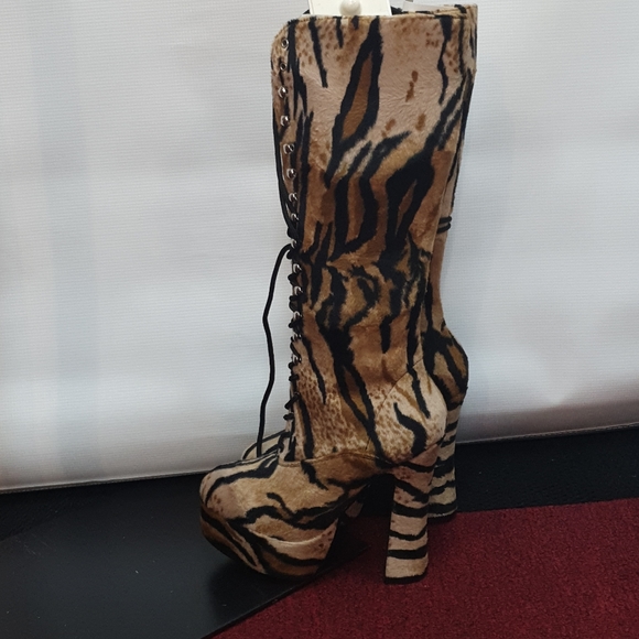 Classified | Shoes | Vintage Leopard Suede Print Lace Up Platform Boots ...